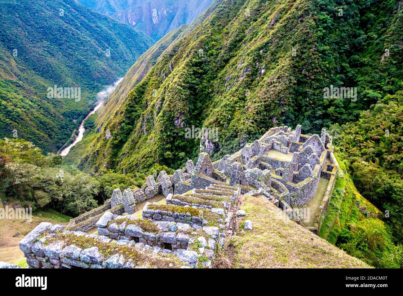 Ancient Inca ruin of Winay Wayna along the Inca Trail to Machu Picchu ...