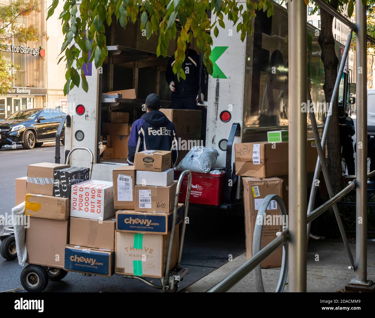 Fedex last mile delivery hi-res stock photography and images - Alamy
