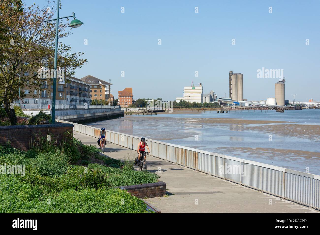 William Cory Promenade and River Thames from Riverside Gardens, Erith ...