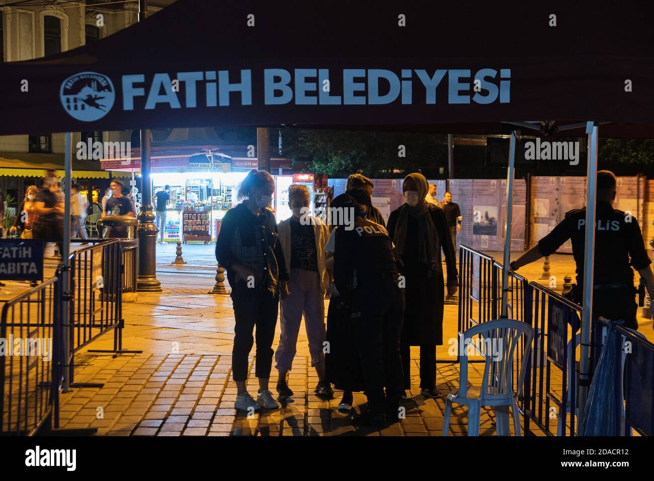 Policewoman stop hi-res stock photography and images - Alamy