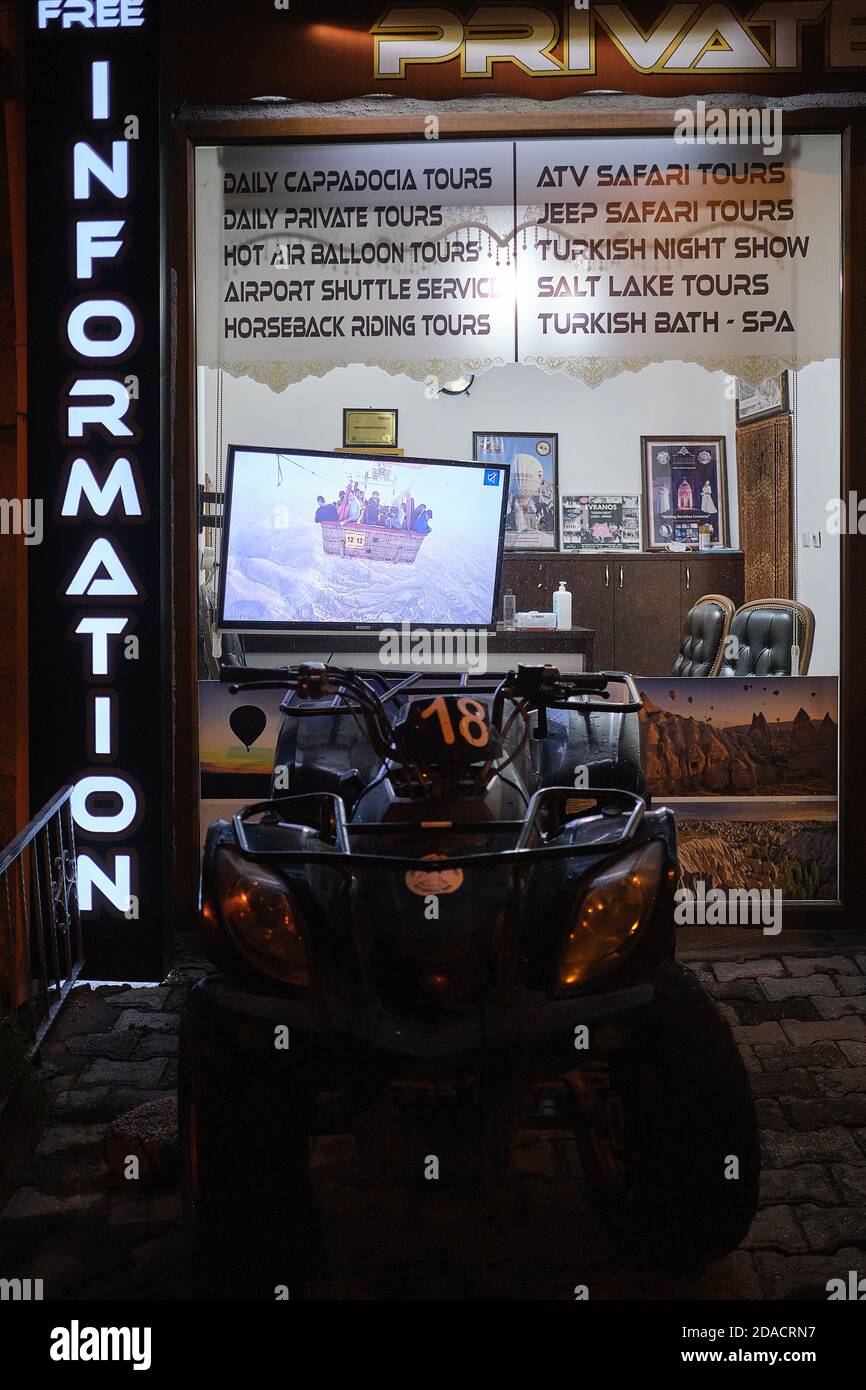 Travel agency window hi-res stock photography and images - Alamy