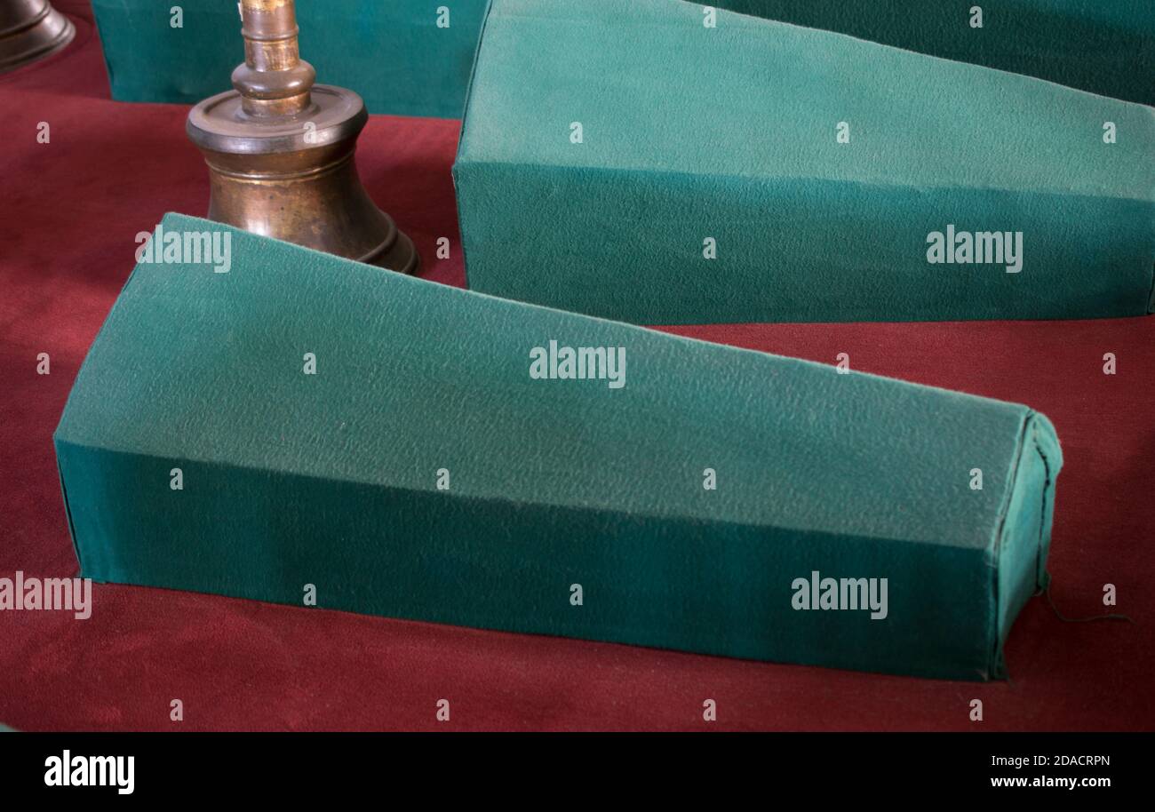 Coffins in an Ottoman turkish mausoleum tomb Stock Photo - Alamy