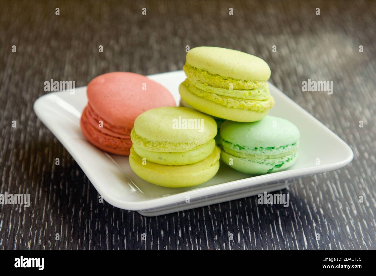 Macaron plate hi-res stock photography and images - Alamy