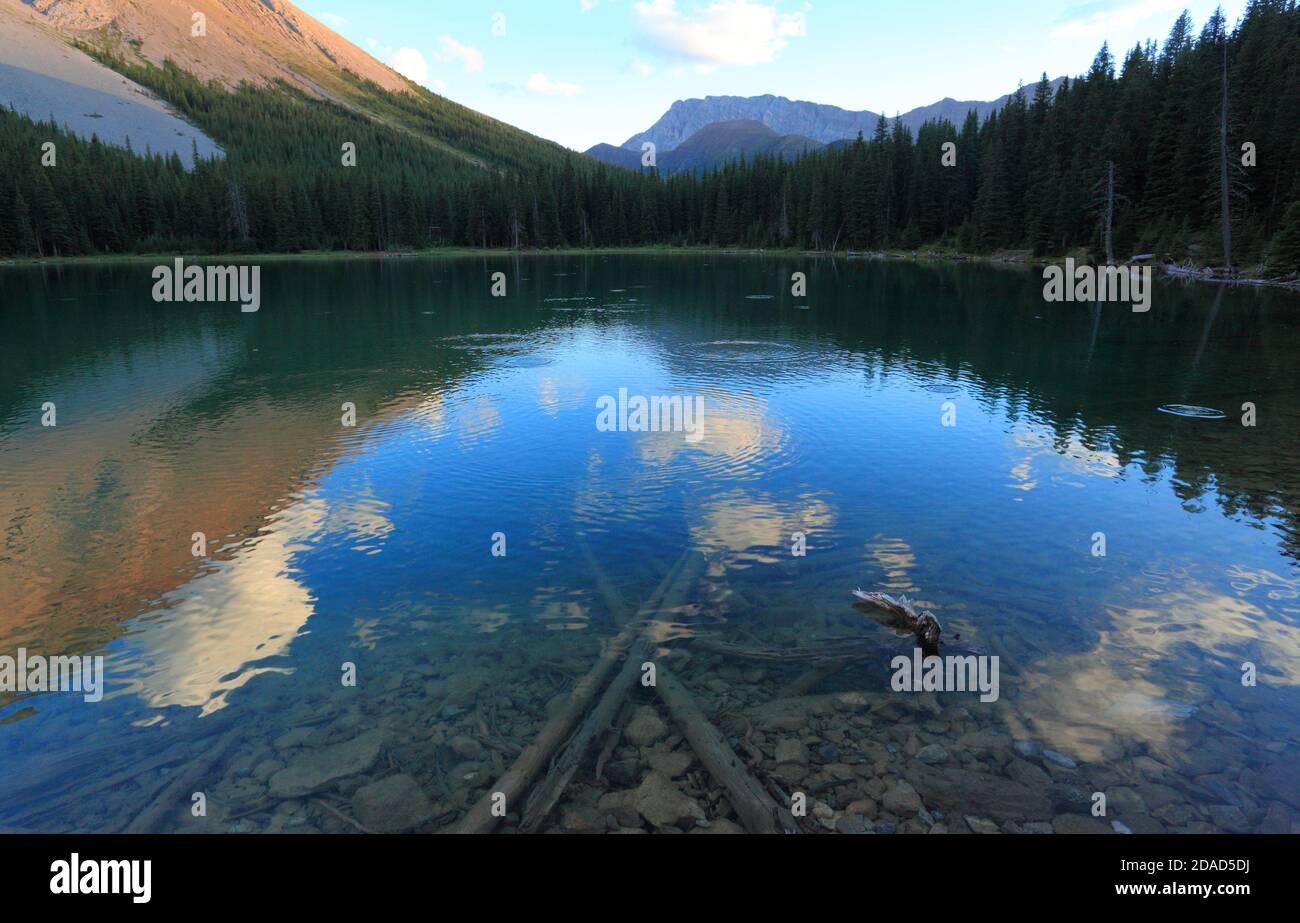 Elbow pond hi-res stock photography and images - Alamy