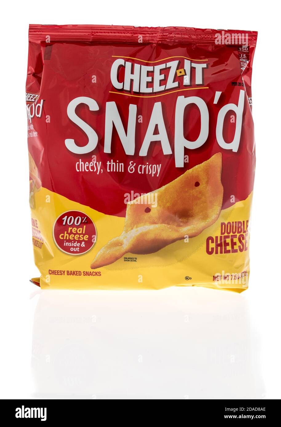 Winneconne, WI - 22 October 2020: A package of Cheez it sanpd cheesy ...
