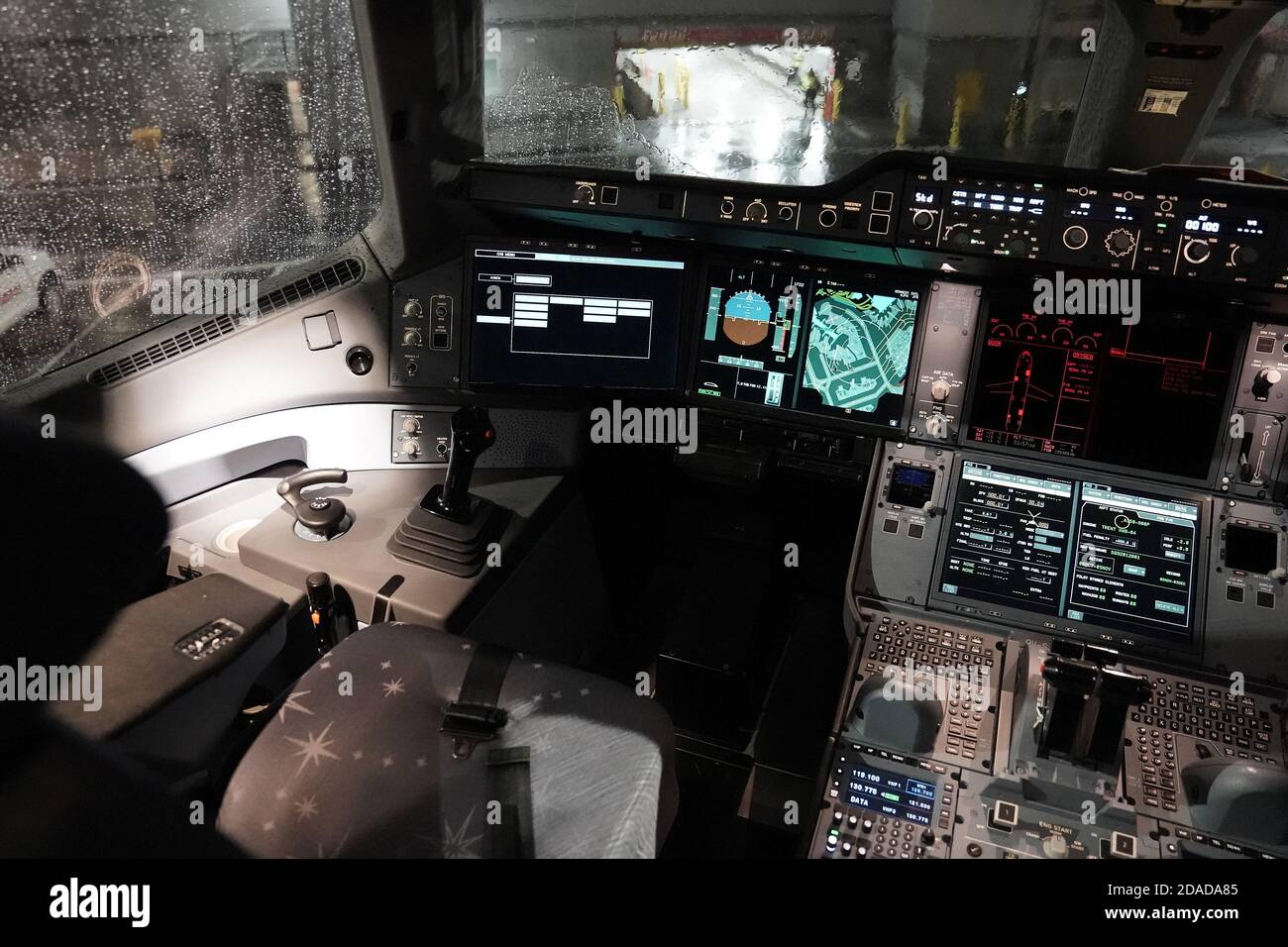 Cockpit gate hi-res stock photography and images - Alamy