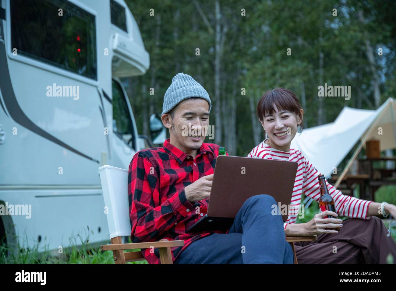 Vanlife lovers hi-res stock photography and images - Alamy