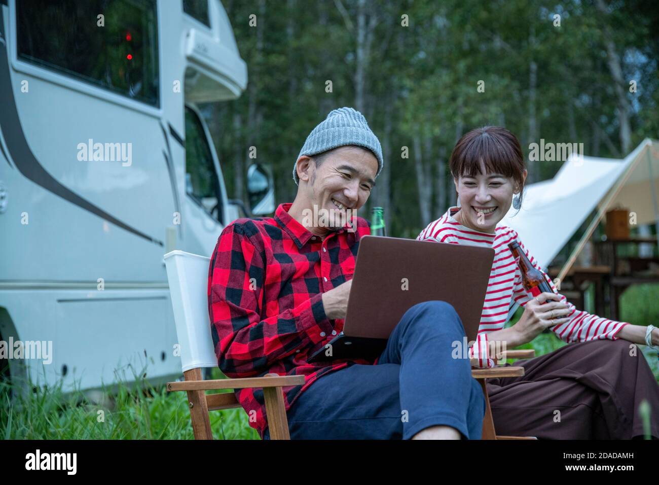 Vanlife lovers hi-res stock photography and images - Alamy