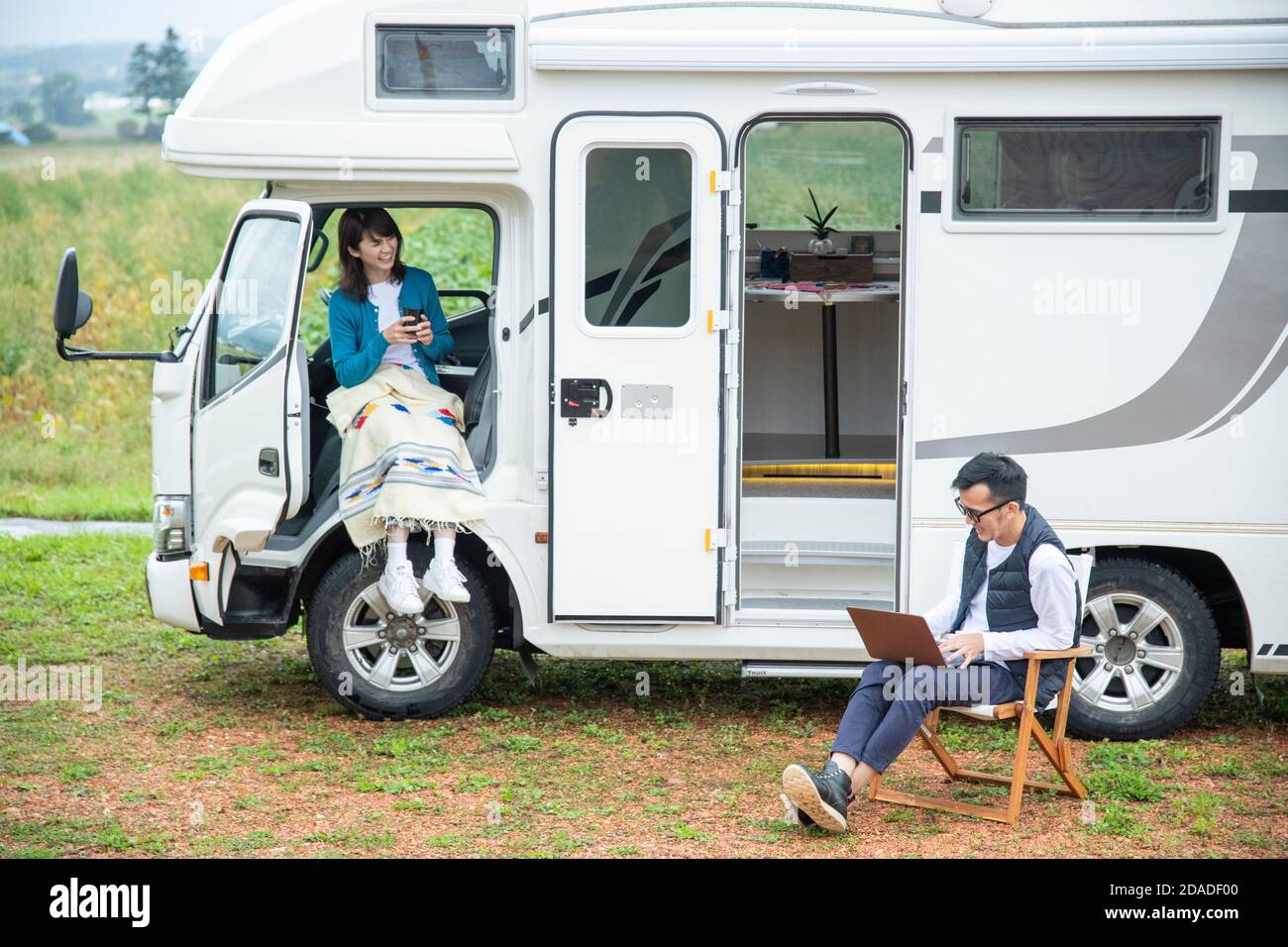 Vanlife lovers hi-res stock photography and images - Alamy
