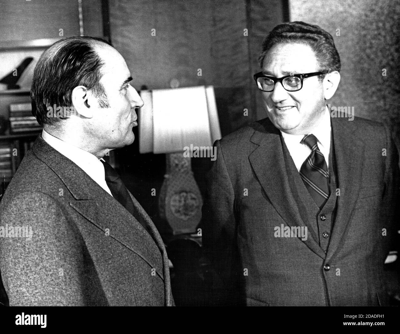 Henry kissinger 1975 hi-res stock photography and images - Alamy