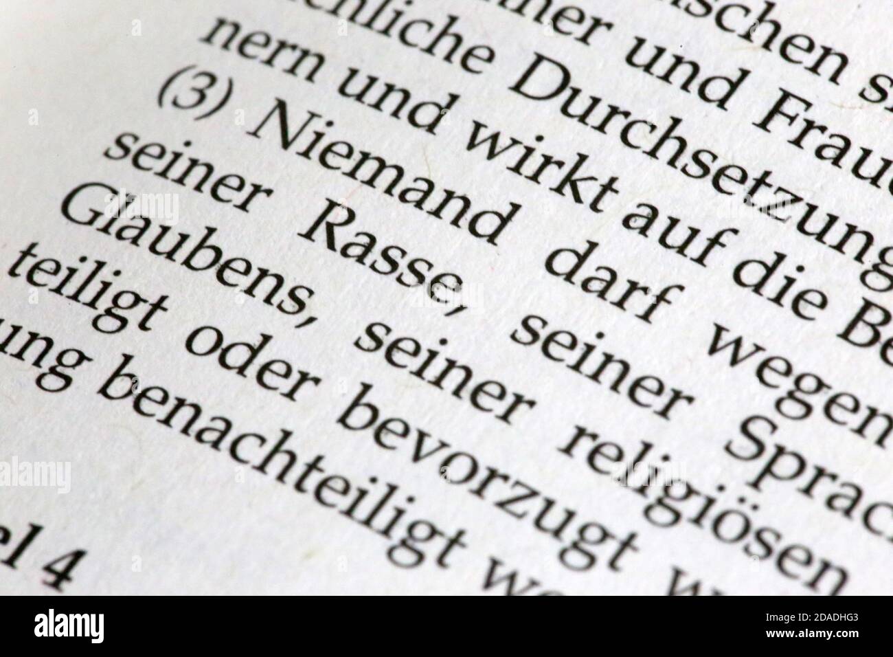 Law article hi-res stock photography and images - Alamy