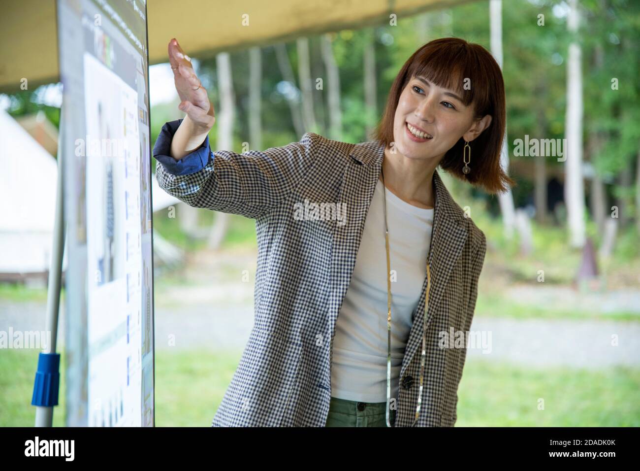 Asian lecturer hi-res stock photography and images - Alamy