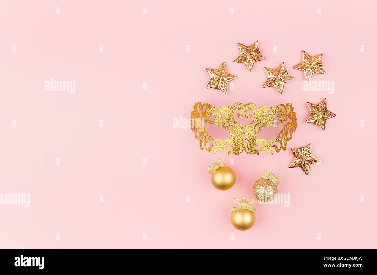 Festive gentle New Year background with glitter gold masquerade mask ...