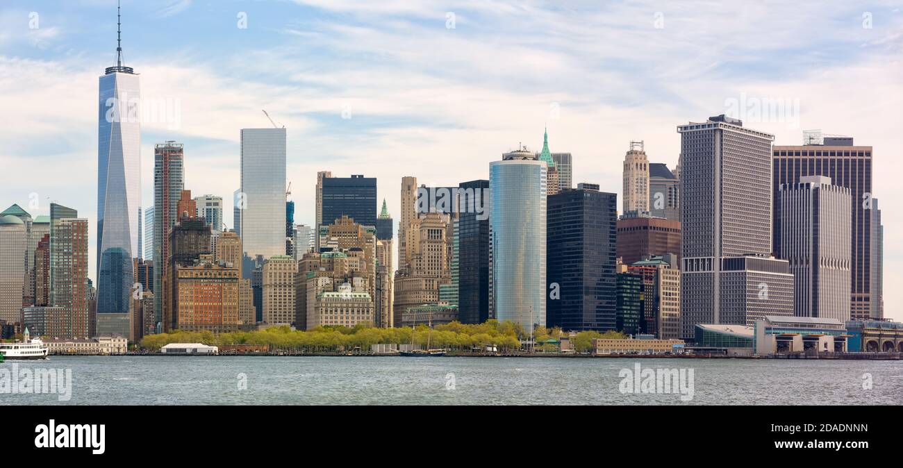 Sunny day in New York. View of Manhattan skyline in NYC Stock Photo - Alamy
