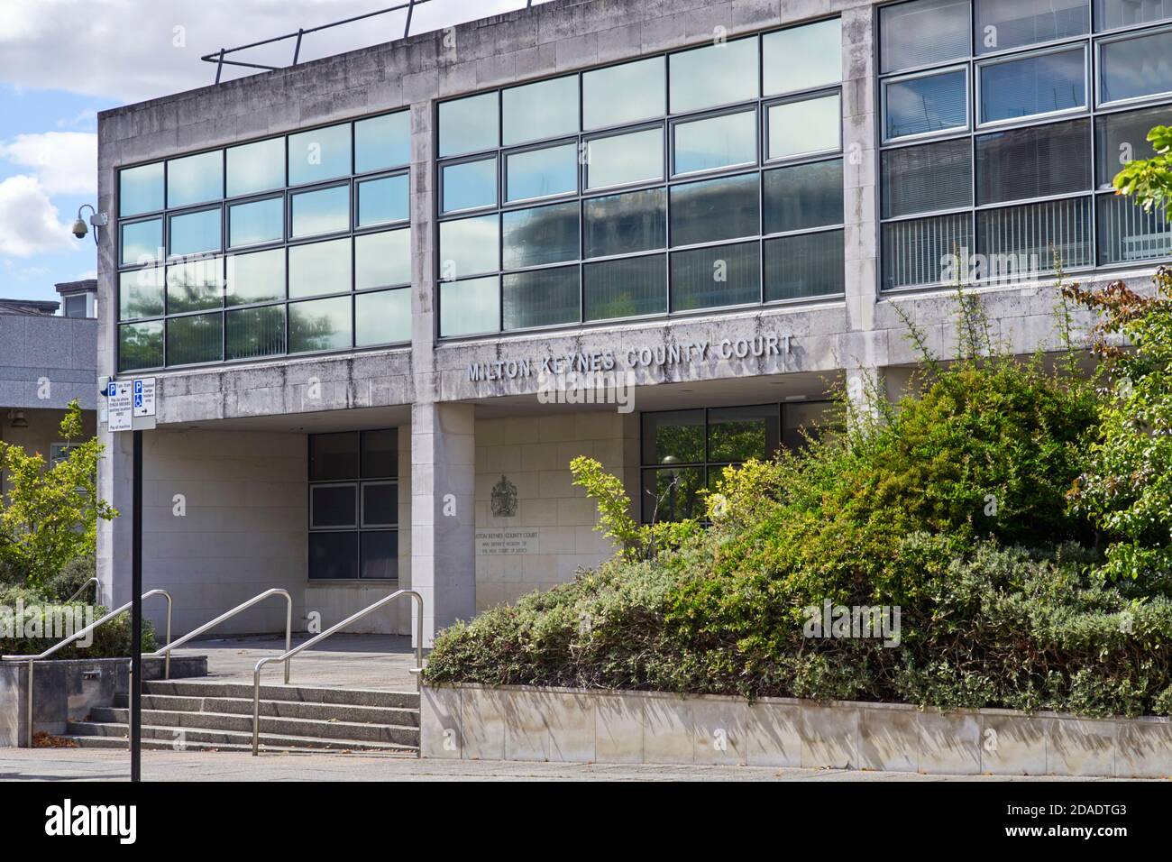 Exterior of Milton Keynes County Court Stock Photo - Alamy