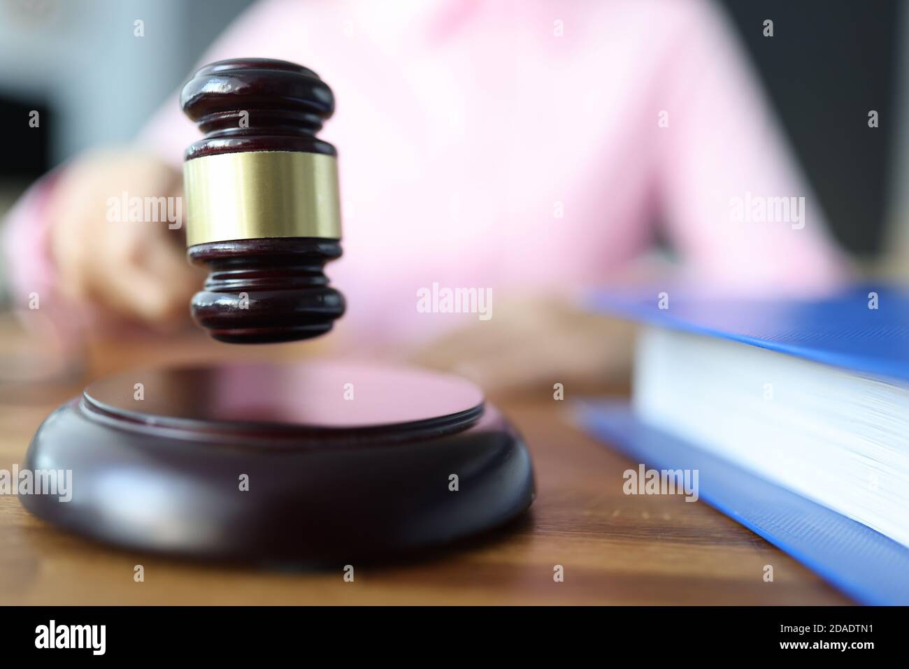 Female judge hi-res stock photography and images - Alamy