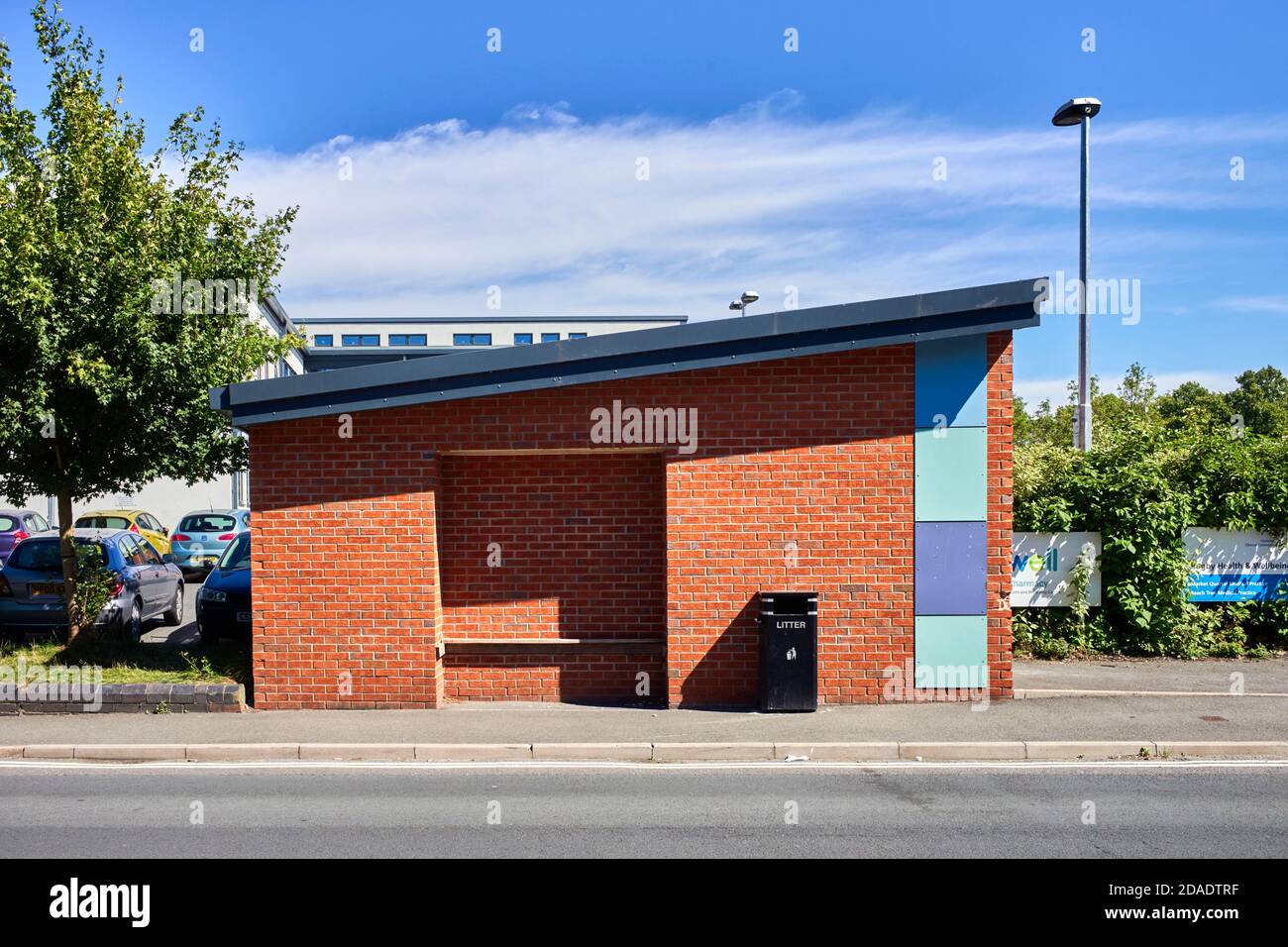 Modern bus shelter hi-res stock photography and images - Alamy