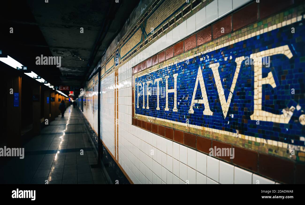 Nyc subway wall tile hi-res stock photography and images - Alamy