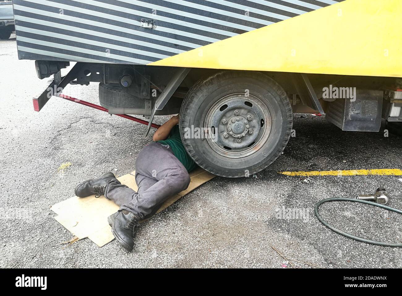 Truck under repair hi-res stock photography and images - Alamy