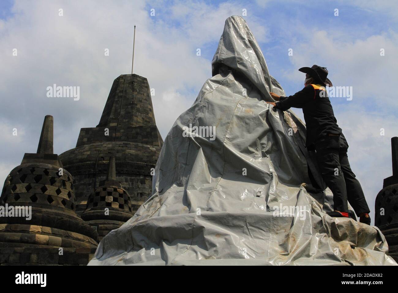Magelang, Indonesia. 12th Nov, 2020. Indonesian Conservation officer ...