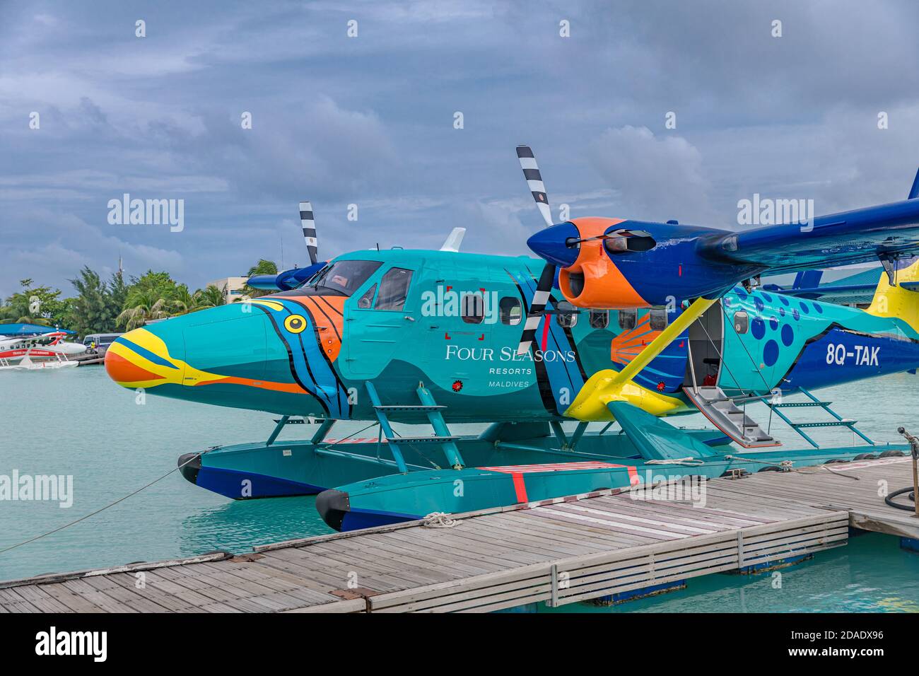 Twin otter seaplane maldives hi-res stock photography and images - Alamy