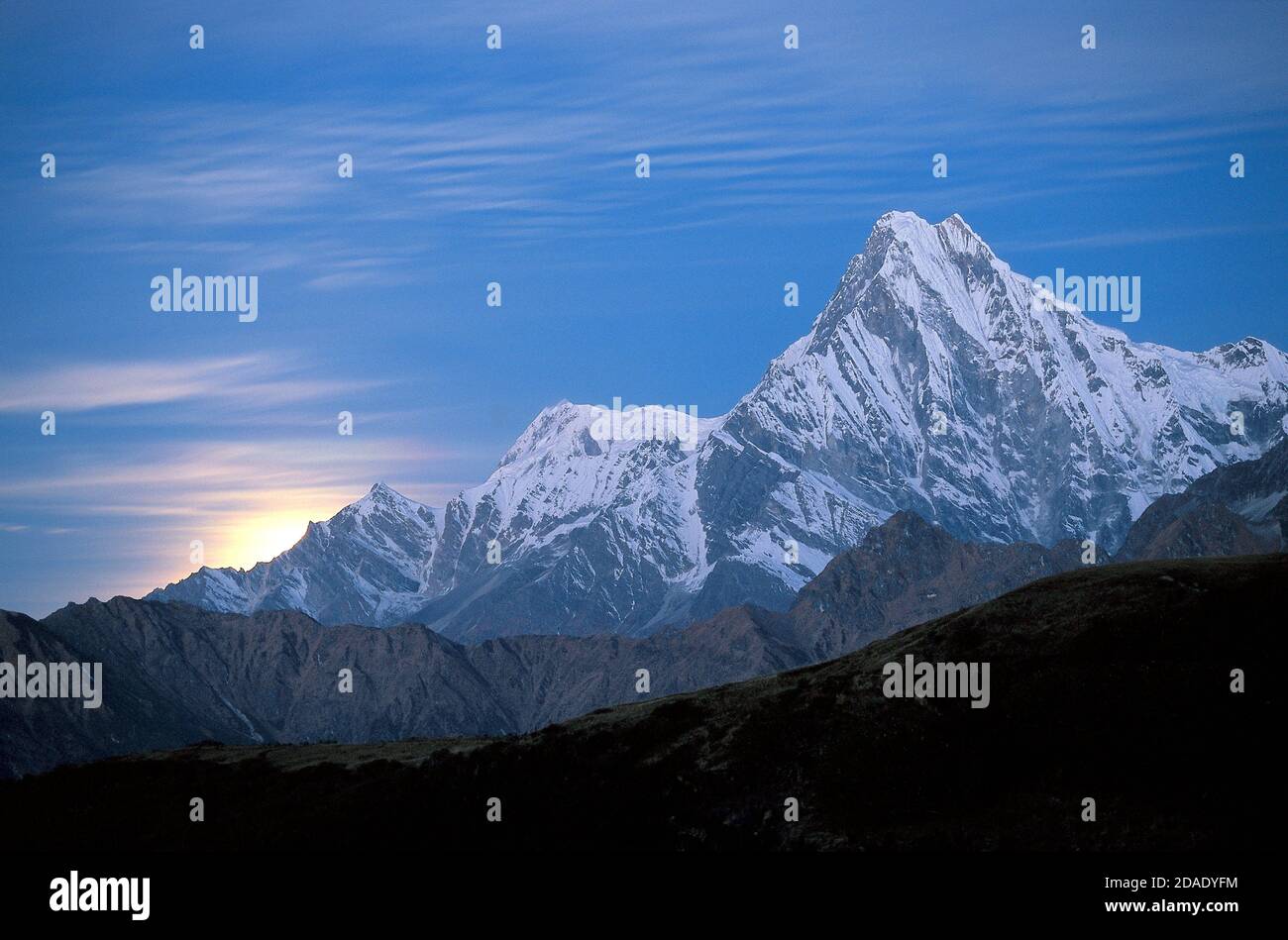 Mount machhapuchchhre hi-res stock photography and images - Alamy