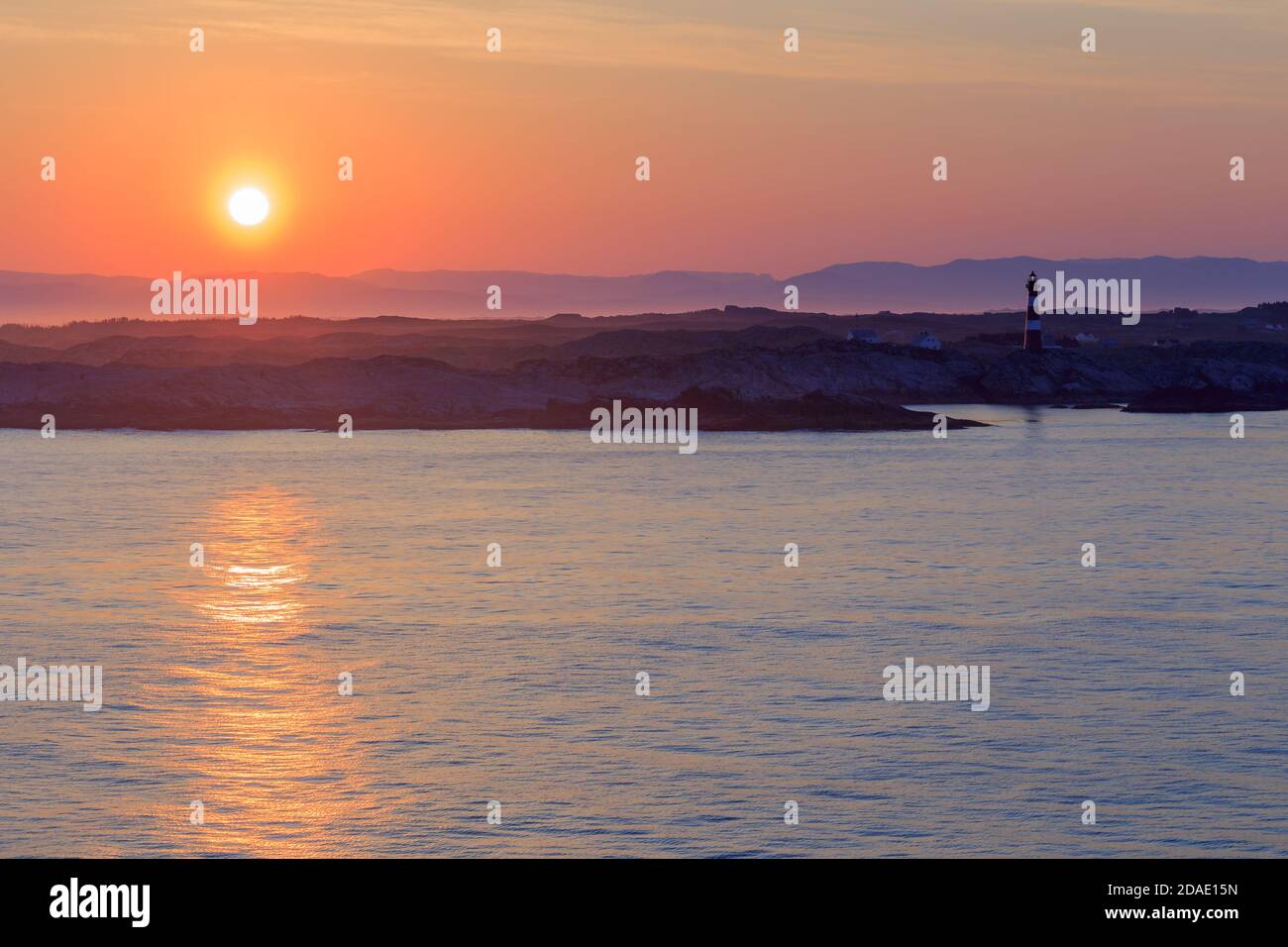 Midnight sun over ocean hi-res stock photography and images - Alamy