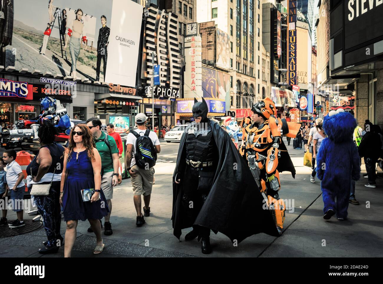 Cartoon characters times square manhattan hi-res stock photography and ...