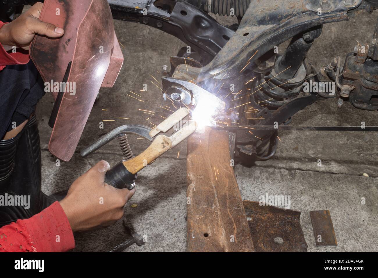 Metal car chassis welding in hi-res stock photography and images - Alamy