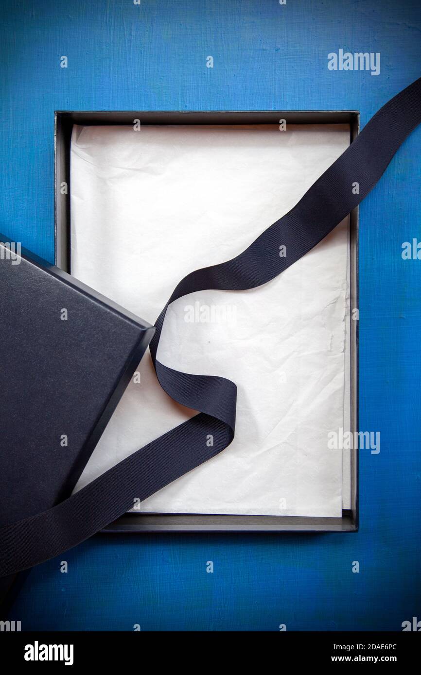 Empty box hi-res stock photography and images - Alamy