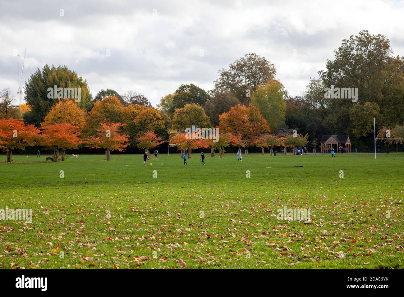 Kids playing football in the park uk hi-res stock photography and ...