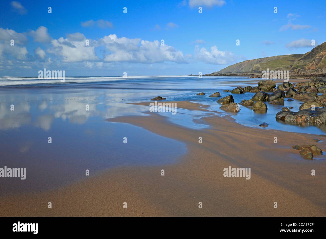 View of Sandymouth Beach in Cornwall Stock Photo - Alamy