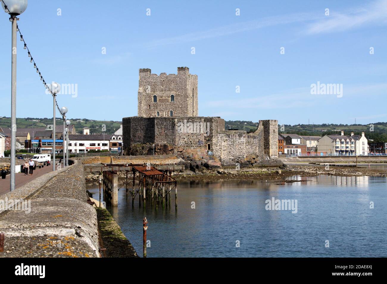 Carrick Fergus Castle and statue of King William 111, Carrick Fergus ...