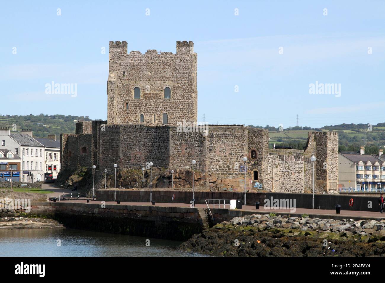 Carrick Fergus Castle and statue of King William 111, Carrick Fergus ...