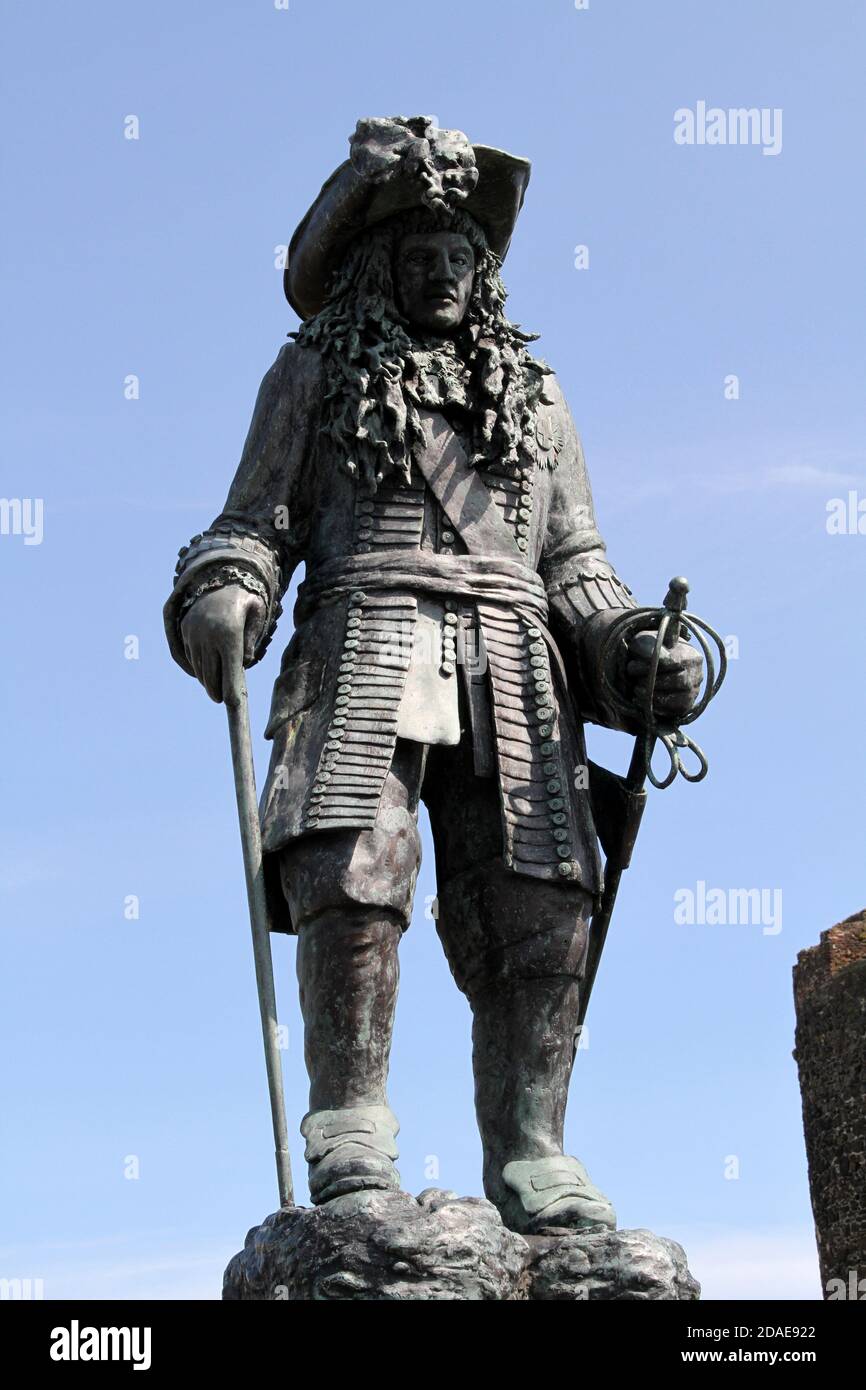 Carrick Fergus Castle and statue of King William 111, Carrick Fergus ...