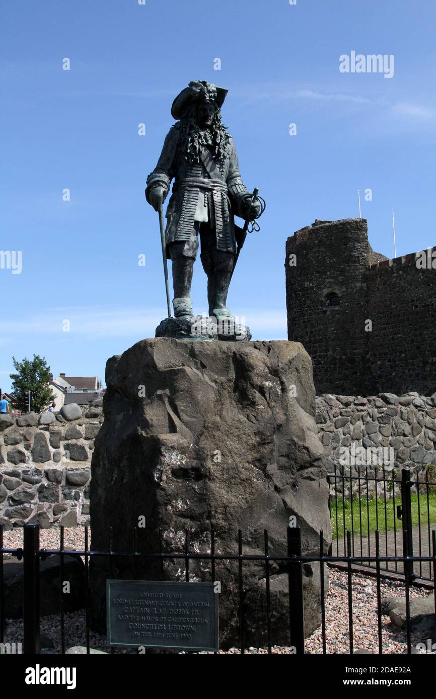 Carrick Fergus Castle and statue of King William 111, Carrick Fergus ...