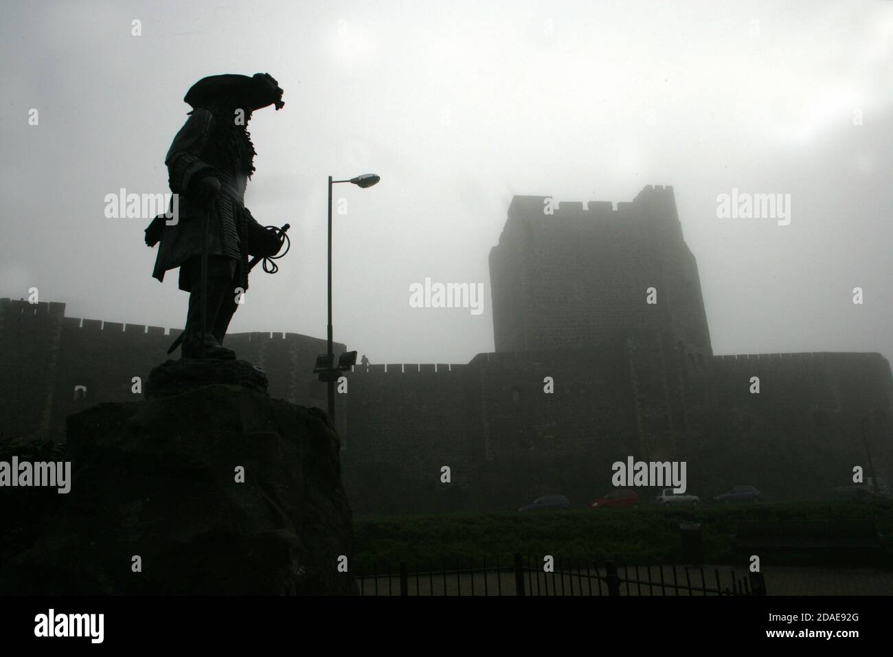 Carrick Fergus Castle and statue of King William 111, Carrick Fergus ...