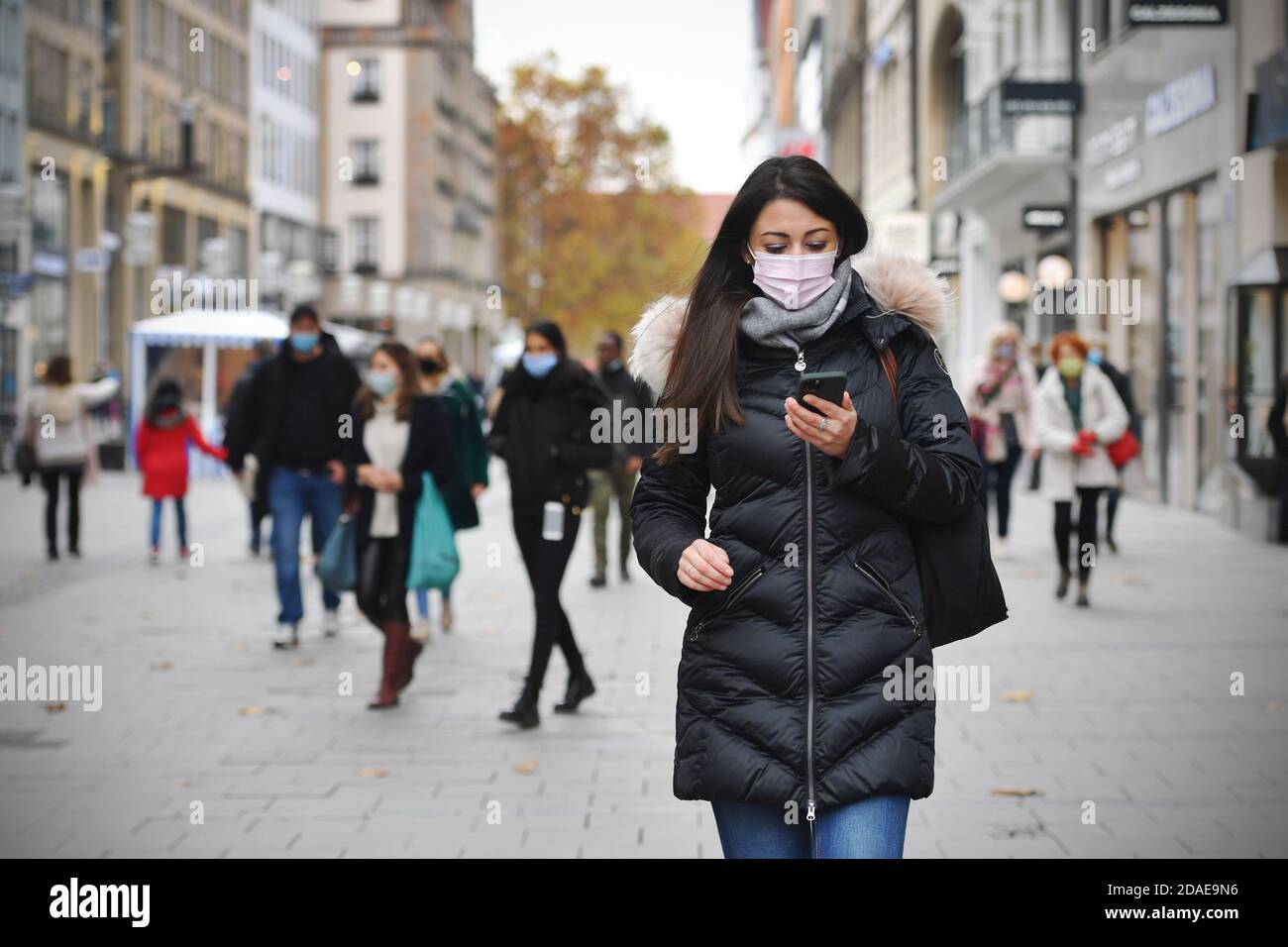 Mask compulsory in the pedestrian zones and public places in Munich on ...