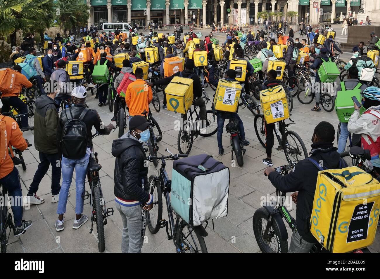 Milanese bicycle food delivery riders in Duomo square protest for the ...