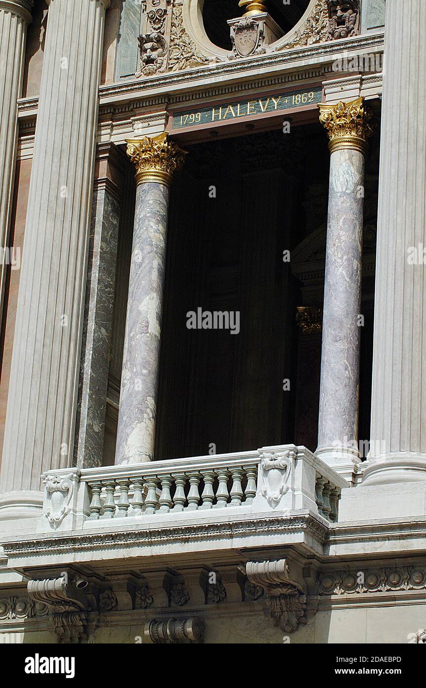OPERA GARNIER IN PARIS, FACADE DECORATED WITH MARBLE COLUMNS Stock ...