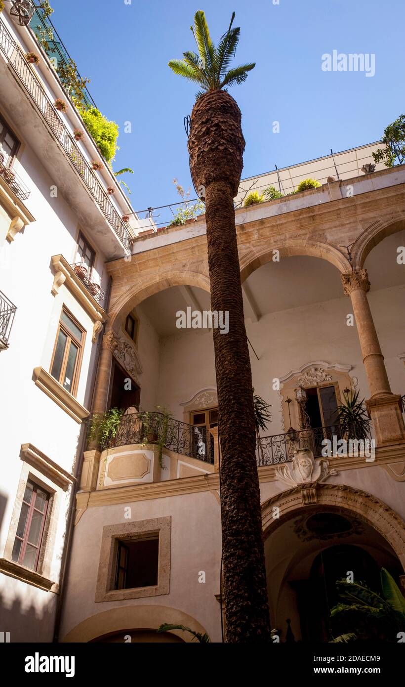Beautiful home in palermo hi-res stock photography and images - Alamy
