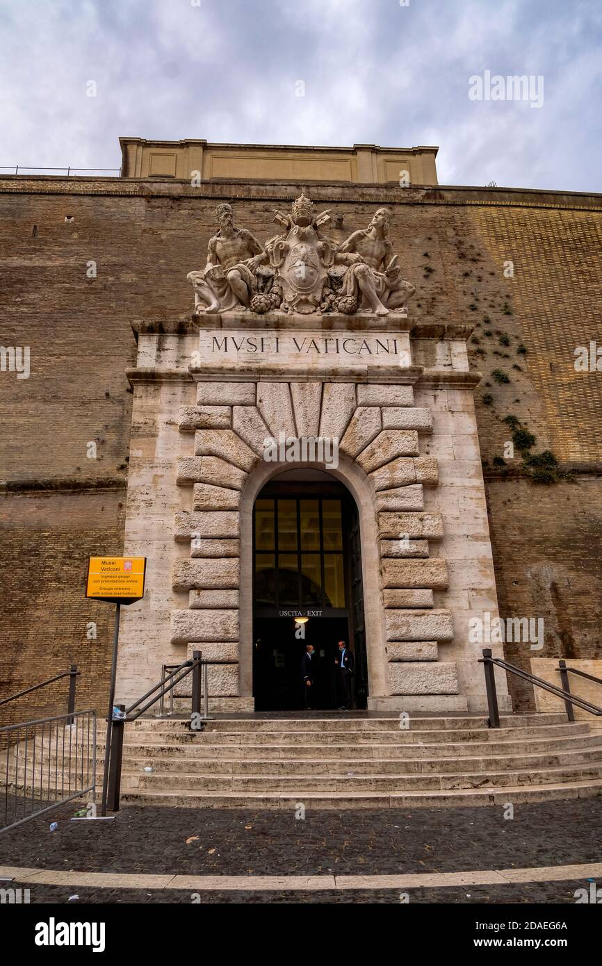 Vatican Museum Door - Entrance - Città del Vaticano Stock Photo - Alamy