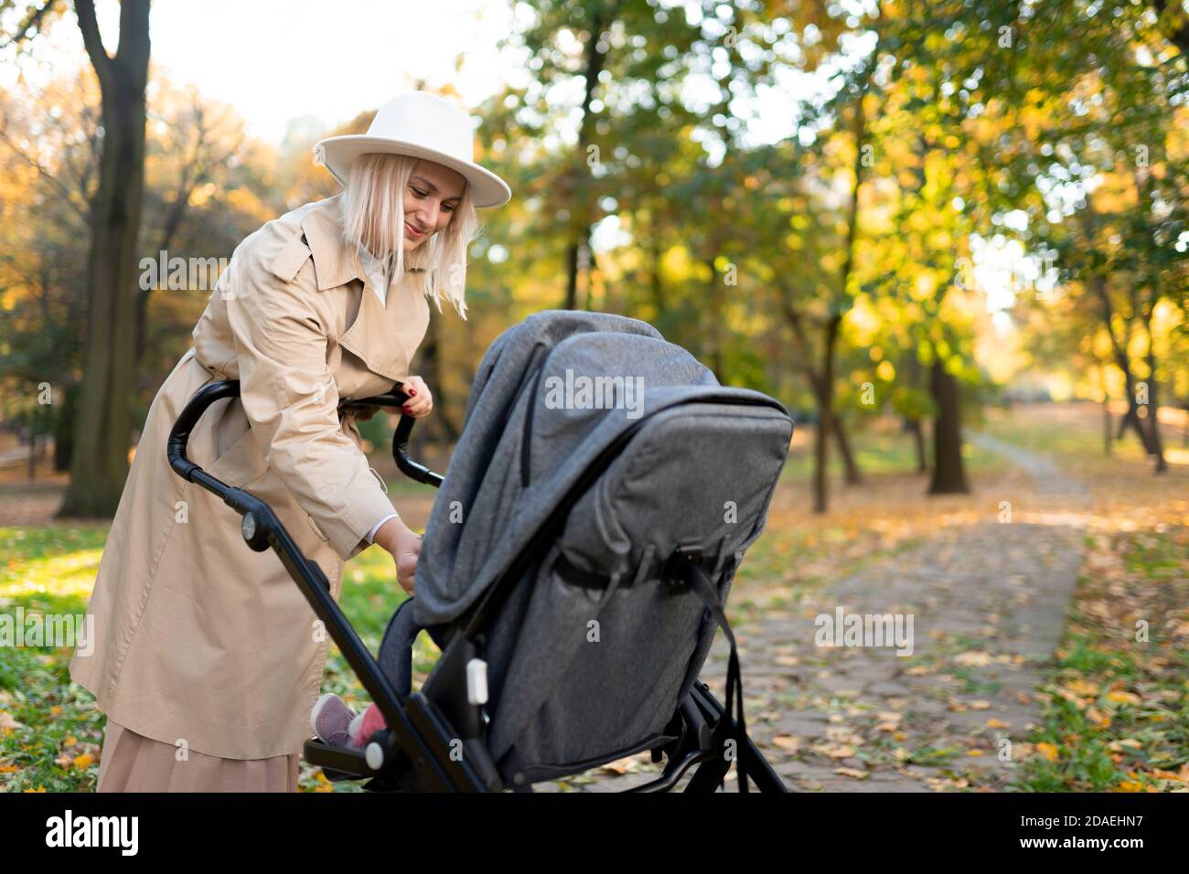 Mother and baby pram park walking hi-res stock photography and images ...