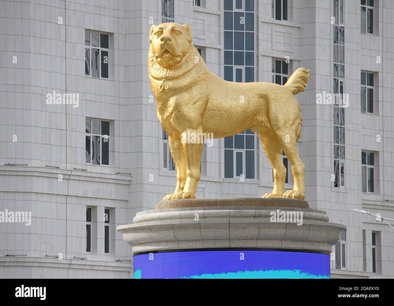 Turkmenistan dog statue hi-res stock photography and images - Alamy