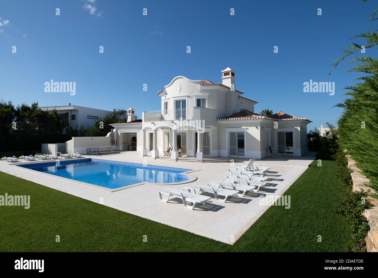 Nice Mansions With Pools