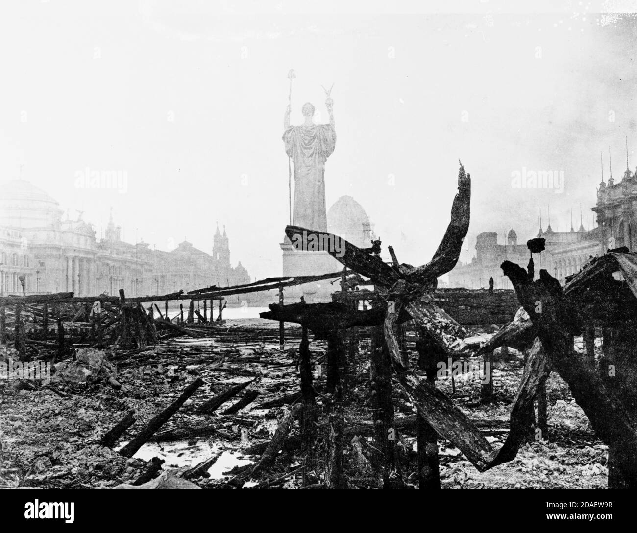 Statue of the Republic after the Peristyle fire, Chicago, Illinois ...