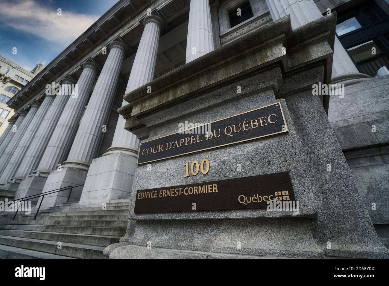 Montreal building hi-res stock photography and images - Alamy