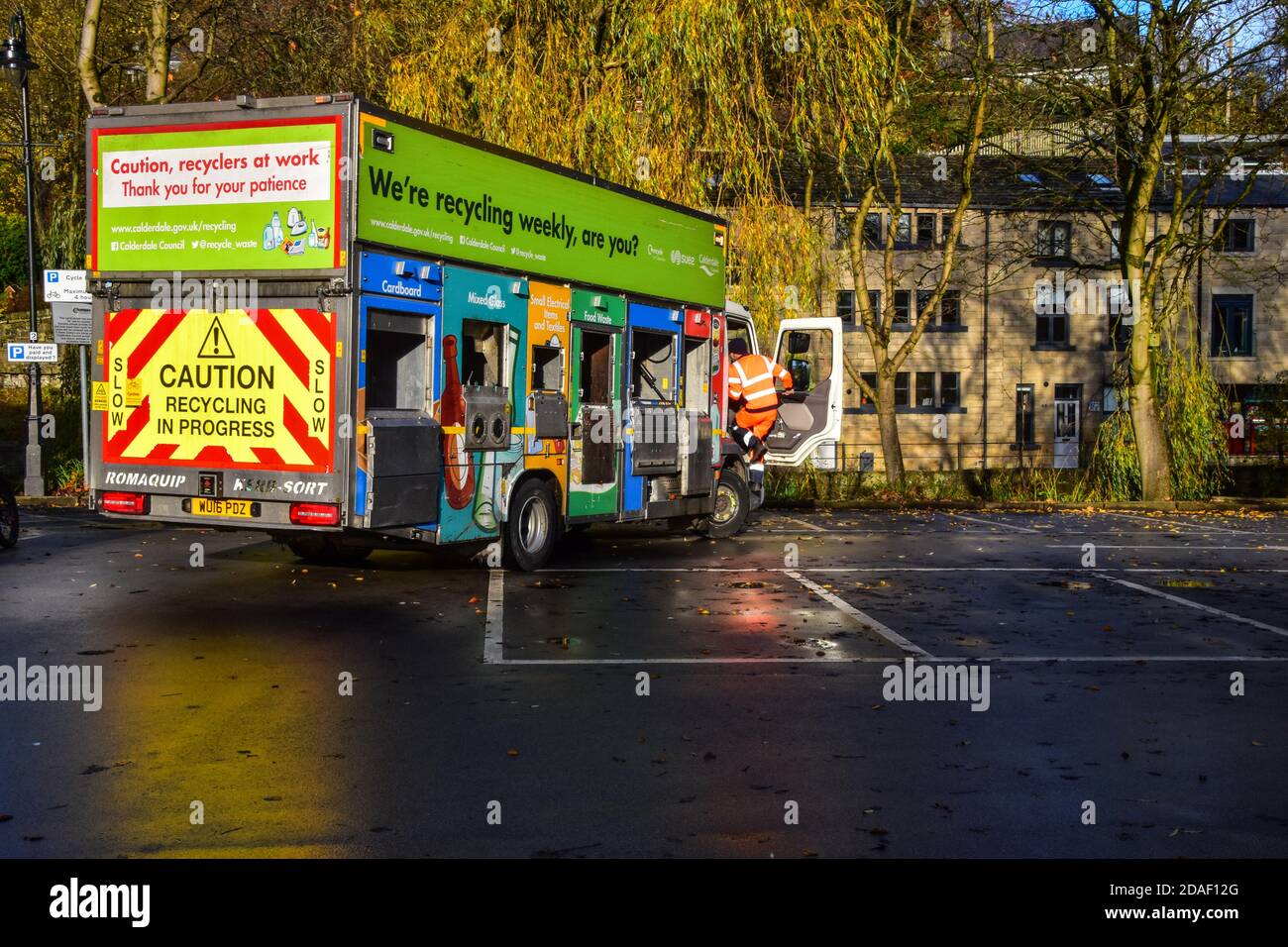 Recycling lorry hi-res stock photography and images - Alamy