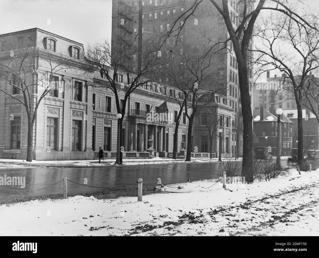 Exterior front view of Illinois Life Building, architect Holabird and ...