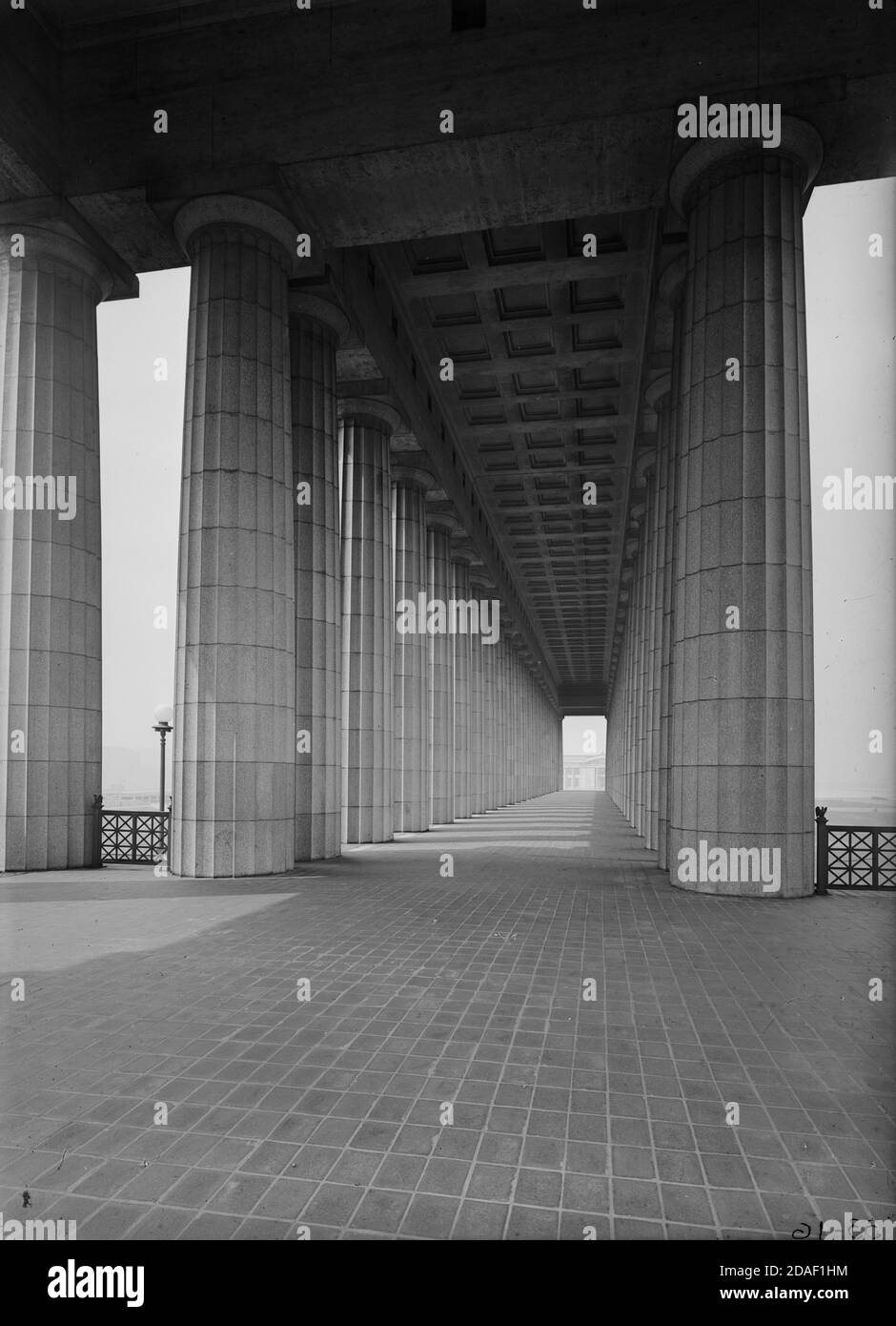 Columns exterior Black and White Stock Photos & Images - Alamy